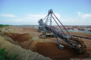 Post-apocalyptic views of mining machinery · Ukraine travel blog