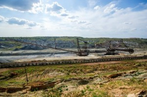 Post-apocalyptic views of mining machinery · Ukraine travel blog
