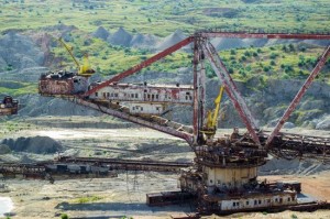 Post-apocalyptic views of mining machinery · Ukraine travel blog