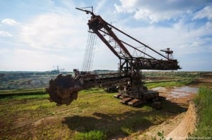 Post-apocalyptic views of mining machinery · Ukraine travel blog