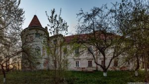 Palace of Strachocki in Mostyska · Ukraine travel blog